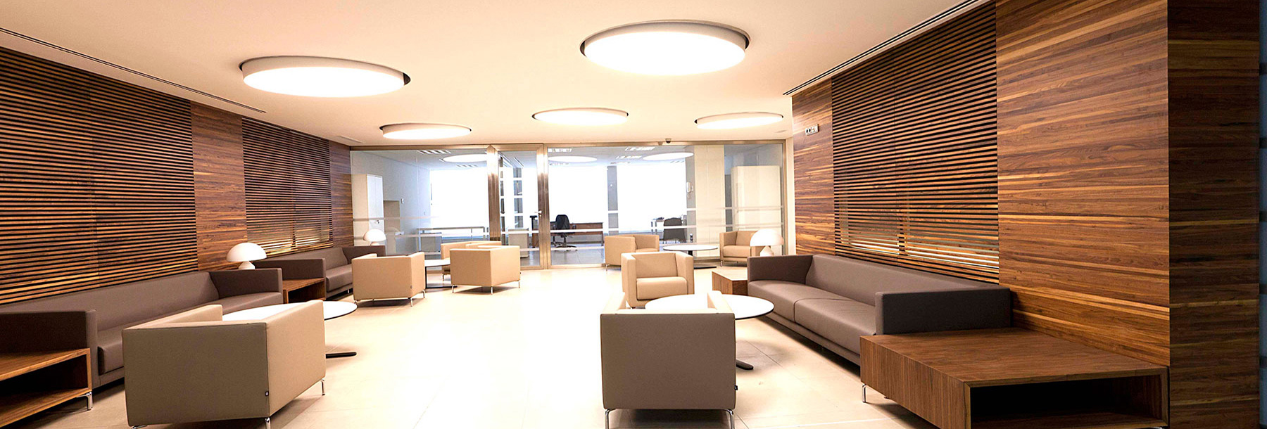 Pauferro estrena nueva web - Mobiliario comercial contract y muebles ...